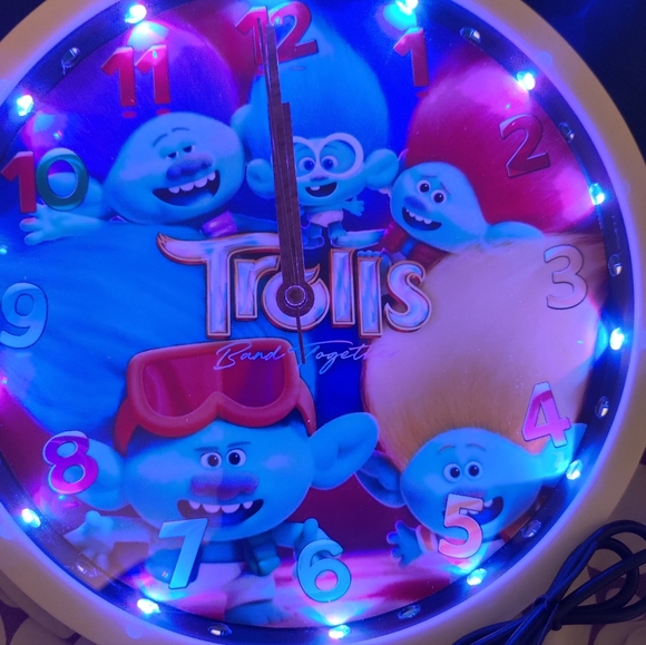 Trolls band together | Wall Decor | Trolls Band Together Led Clock ...